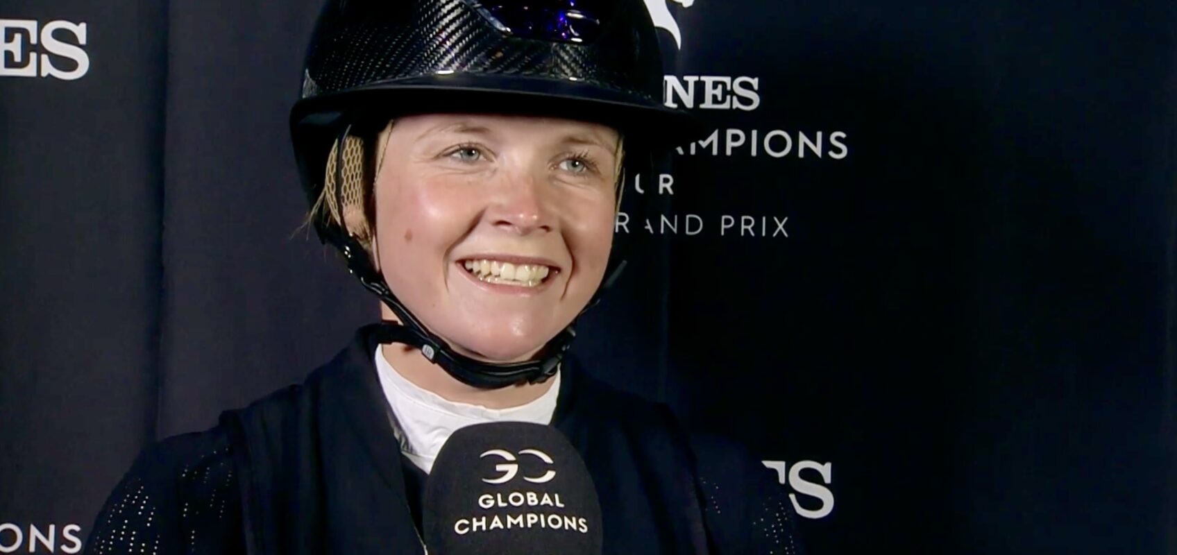 Sophie Hinners & Iron Dames Combella galoppieren Konkurrenz in Prag ...